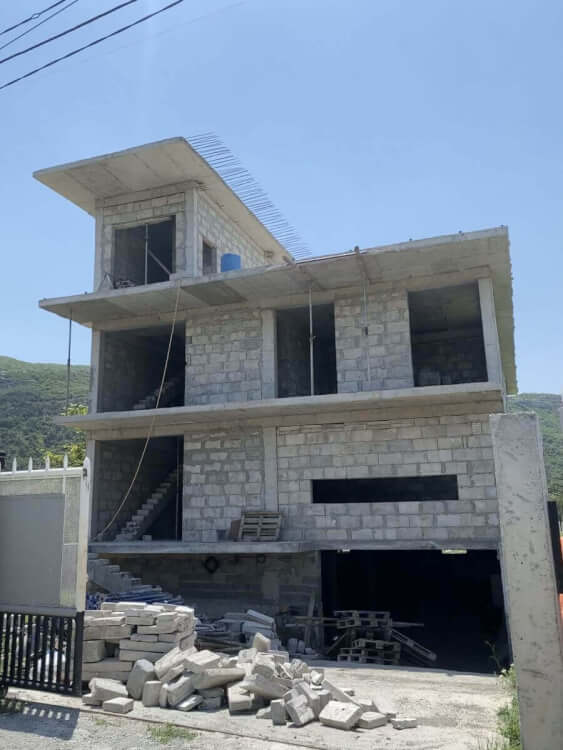 kerdzo saxlis mshenebloba